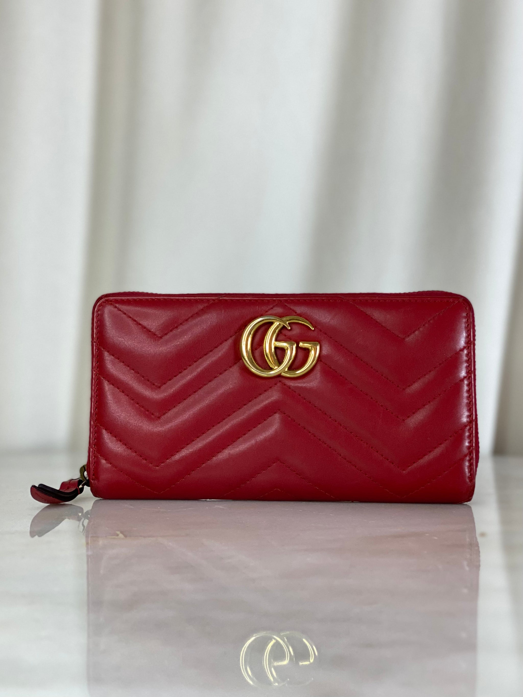 Gucci Red GG Matelasse Marmont Round Zip Wallet
